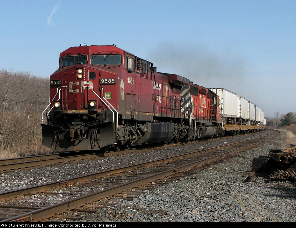 CP 9585 at Spicer Siding